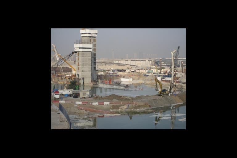 Collapse of sea wall causes Dubai site to flood | News | Building